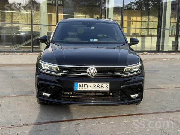 Black Volkswagen Tiguan 2019 in Riga, with an engine capacity of 2.00 L and mileage of 127 thousand km for 20500 €, photo 4 on AUTOMOTO.COM.LV