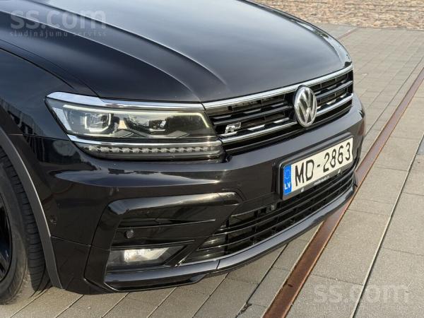 Black Volkswagen Tiguan 2019 in Riga, with an engine capacity of 2.00 L and mileage of 127 thousand km for 20500 €, photo 6 on AUTOMOTO.COM.LV