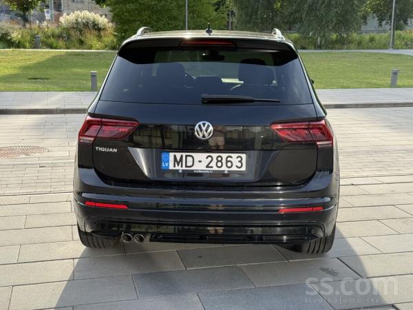 Black Volkswagen Tiguan 2019 in Riga, with an engine capacity of 2.00 L and mileage of 127 thousand km for 20500 €, photo 7 on AUTOMOTO.COM.LV