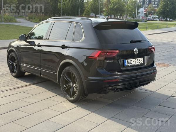 Black Volkswagen Tiguan 2019 in Riga, with an engine capacity of 2.00 L and mileage of 127 thousand km for 20500 €, photo 8 on AUTOMOTO.COM.LV