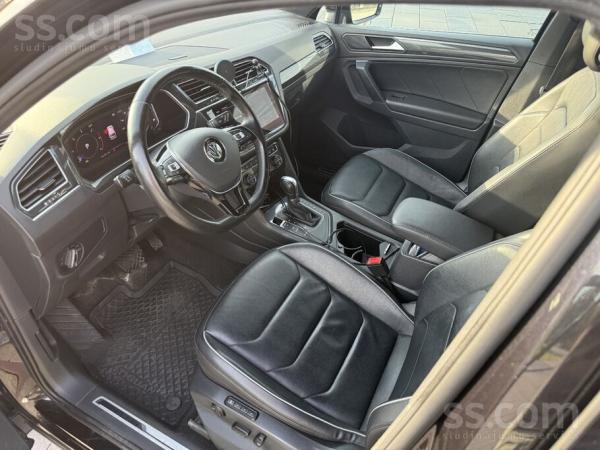 Black Volkswagen Tiguan 2019 in Riga, with an engine capacity of 2.00 L and mileage of 127 thousand km for 20500 €, photo 9 on AUTOMOTO.COM.LV