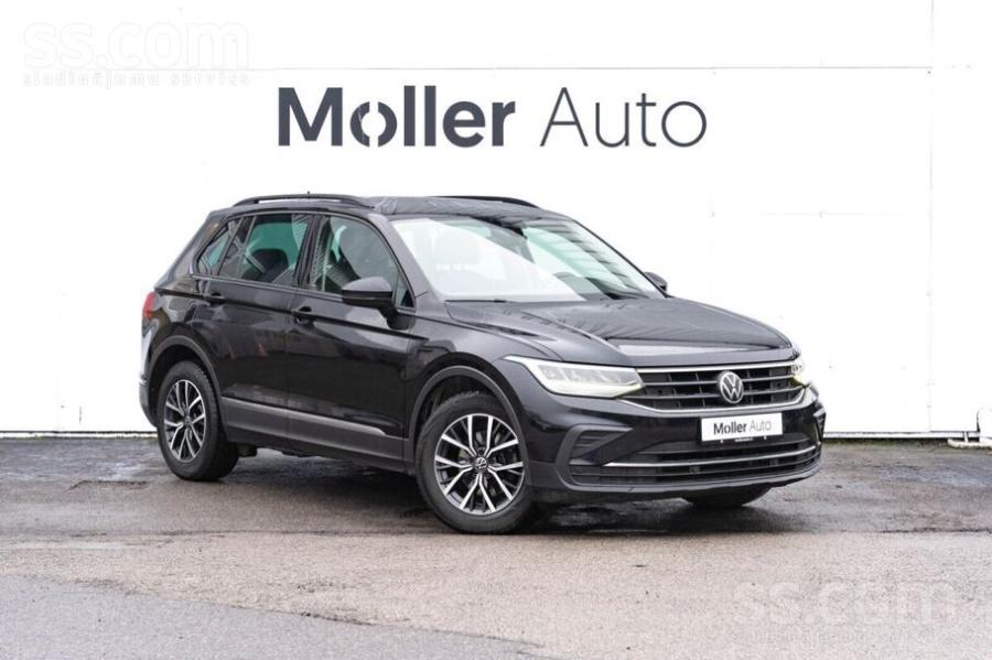 Black Volkswagen Tiguan 2021 in Riga, with an engine capacity of 1.50 L and mileage of 107 thousand km for 20650 €, photo 2 on AUTOMOTO.COM.LV
