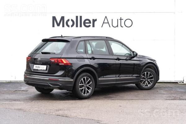 Black Volkswagen Tiguan 2021 in Riga, with an engine capacity of 1.50 L and mileage of 107 thousand km for 20650 €, photo 4 on AUTOMOTO.COM.LV