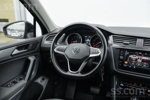 Black Volkswagen Tiguan 2021 in Riga, with an engine capacity of 1.50 L and mileage of 107 thousand km for 20650 €, photo 8 on AUTOMOTO.COM.LV