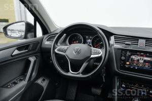 Black Volkswagen Tiguan 2021 in Riga, with an engine capacity of 1.50 L and mileage of 107 thousand km for 20650 €, photo 8 on AUTOMOTO.COM.LV