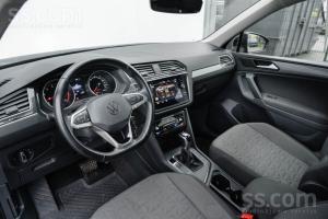Black Volkswagen Tiguan 2021 in Riga, with an engine capacity of 1.50 L and mileage of 107 thousand km for 20650 €, photo 9 on AUTOMOTO.COM.LV