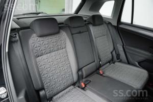 Black Volkswagen Tiguan 2021 in Riga, with an engine capacity of 1.50 L and mileage of 107 thousand km for 20650 €, photo 25 on AUTOMOTO.COM.LV