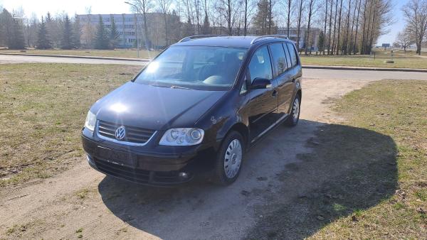 Melns Volkswagen Tiguan 2006 Viļņa, ar dzinēja tilpumu 2.00 L un nobraukumu 288 tūkst. km par 2650 €, foto 3 vietnē AUTOMOTO.COM.LV