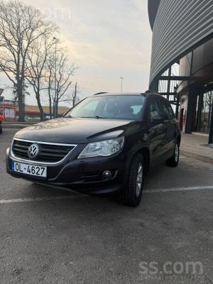 Melns Volkswagen Tiguan 2008 Rīga, ar dzinēja tilpumu 2.00 L un nobraukumu 0 tūkst. km par 4900 €, foto 3 vietnē AUTOMOTO.COM.LV