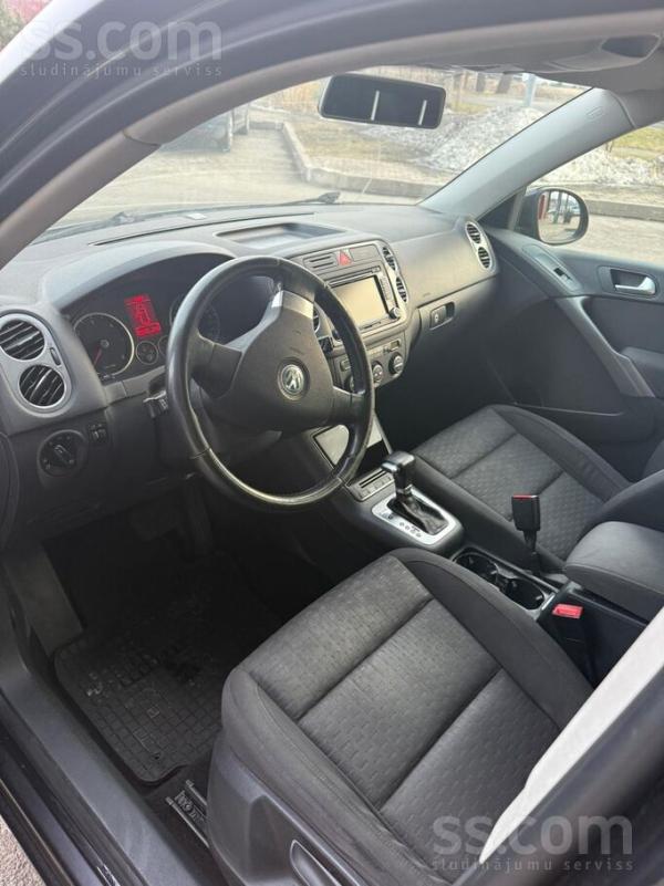 Melns Volkswagen Tiguan 2008 Rīga, ar dzinēja tilpumu 2.00 L un nobraukumu 0 tūkst. km par 4900 €, foto 6 vietnē AUTOMOTO.COM.LV