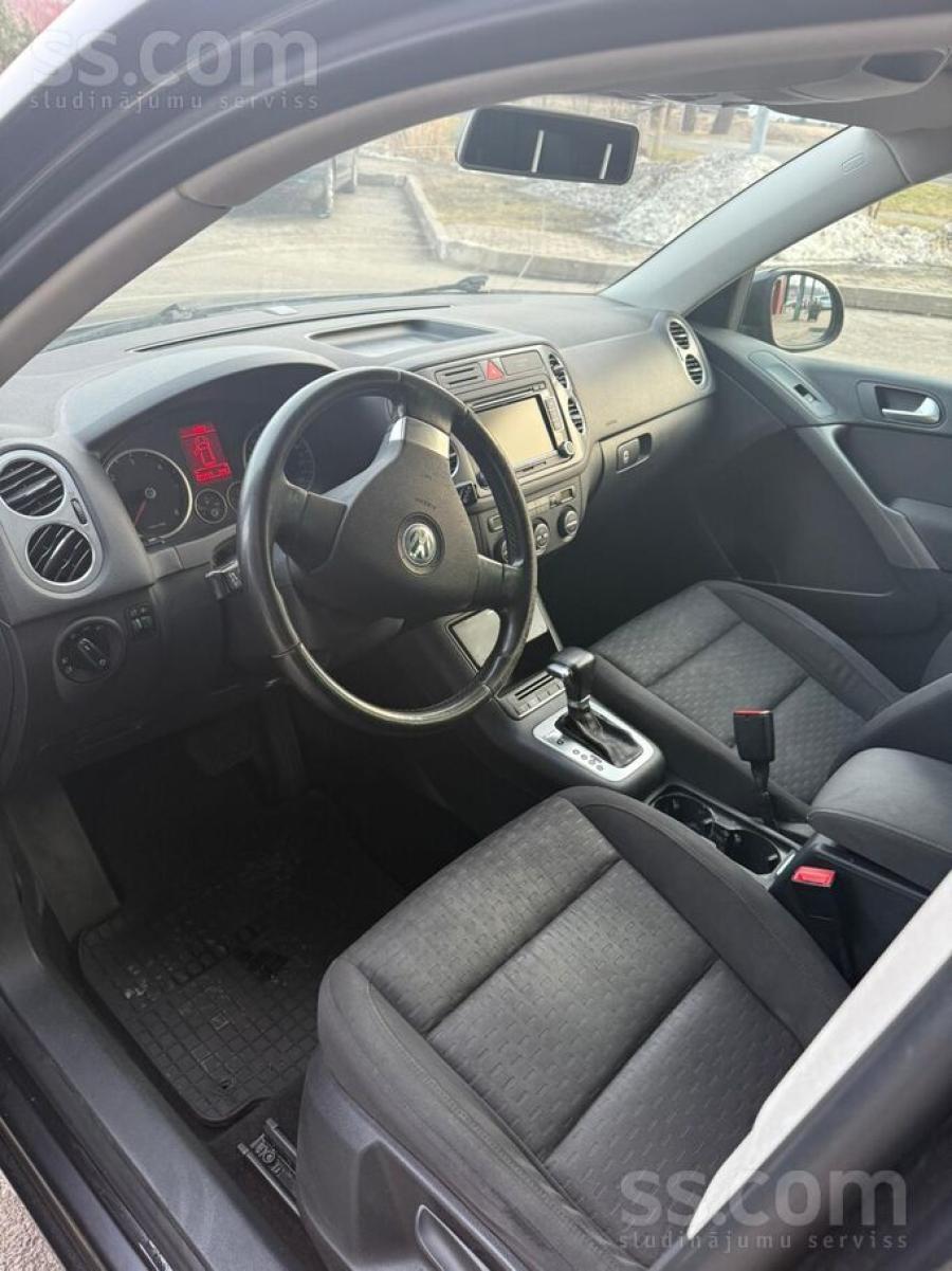 Melns Volkswagen Tiguan 2008 Rīga, ar dzinēja tilpumu 2.00 L un nobraukumu 0 tūkst. km par 4900 €, foto 7 vietnē AUTOMOTO.COM.LV