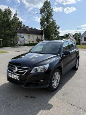 Melns Volkswagen Tiguan 2008 Viļņa, ar dzinēja tilpumu 1.97 L un nobraukumu 304 tūkst. km par 5750 €, foto  vietnē AUTOMOTO.COM.LV