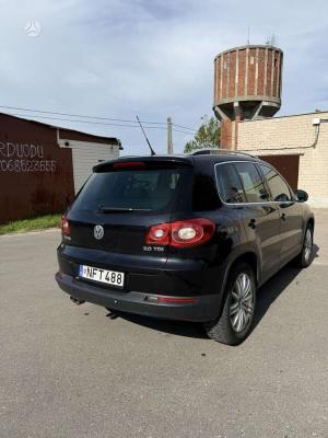 Melns Volkswagen Tiguan 2008 Viļņa, ar dzinēja tilpumu 1.97 L un nobraukumu 304 tūkst. km par 5750 €, foto 4 vietnē AUTOMOTO.COM.LV