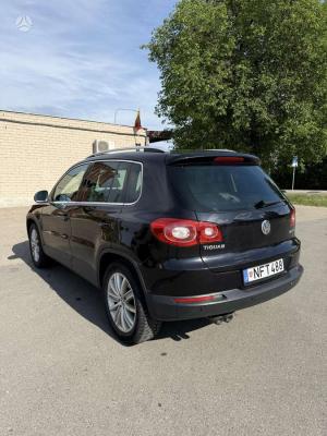 Melns Volkswagen Tiguan 2008 Viļņa, ar dzinēja tilpumu 1.97 L un nobraukumu 304 tūkst. km par 5750 €, foto 5 vietnē AUTOMOTO.COM.LV