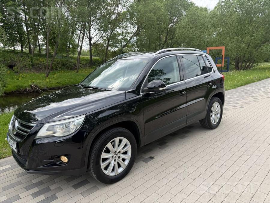 Black Volkswagen Tiguan 2009 in Rezekne, with an engine capacity of 2.00 L and mileage of 0 thousand km for 6650 €, photo 3 on AUTOMOTO.COM.LV