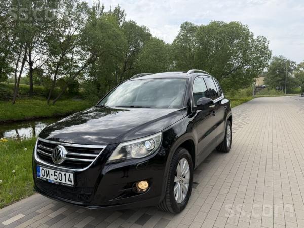 Black Volkswagen Tiguan 2009 in Rezekne, with an engine capacity of 2.00 L and mileage of 0 thousand km for 6650 €, photo 4 on AUTOMOTO.COM.LV