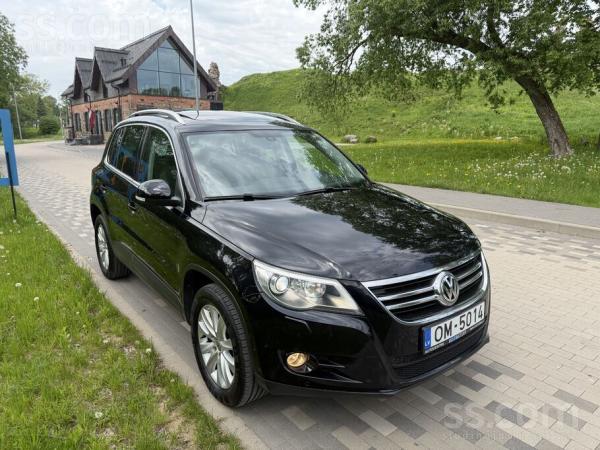 Black Volkswagen Tiguan 2009 in Rezekne, with an engine capacity of 2.00 L and mileage of 0 thousand km for 6650 €, photo 5 on AUTOMOTO.COM.LV