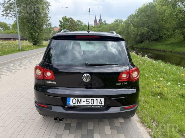 Black Volkswagen Tiguan 2009 in Rezekne, with an engine capacity of 2.00 L and mileage of 0 thousand km for 6650 €, photo 8 on AUTOMOTO.COM.LV