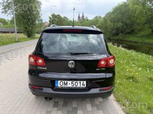Black Volkswagen Tiguan 2009 in Rezekne, with an engine capacity of 2.00 L and mileage of 0 thousand km for 6650 €, photo 9 on AUTOMOTO.COM.LV