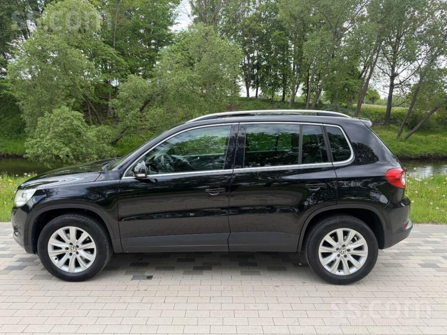 Black Volkswagen Tiguan 2009 in Rezekne, with an engine capacity of 2.00 L and mileage of 0 thousand km for 6650 €, photo 10 on AUTOMOTO.COM.LV