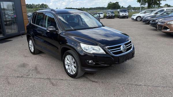 Black Volkswagen Tiguan 2009 in Marijampole, with an engine capacity of 2.00 L and mileage of 310 thousand km for 5550 €, photo 1 on AUTOMOTO.COM.LV