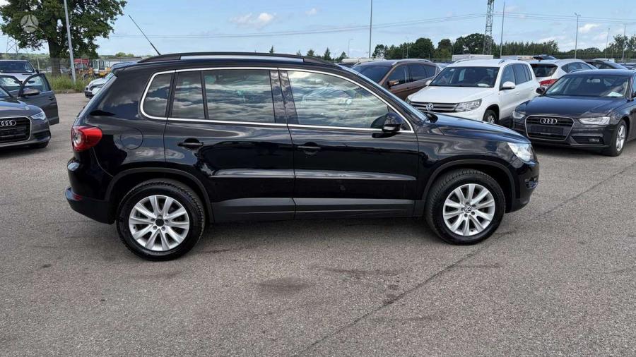 Melns Volkswagen Tiguan 2009 Marijampole, ar dzinēja tilpumu 2.00 L un nobraukumu 310 tūkst. km par 5550 €, foto 3 vietnē AUTOMOTO.COM.LV