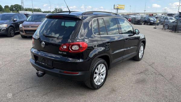 Black Volkswagen Tiguan 2009 in Marijampole, with an engine capacity of 2.00 L and mileage of 310 thousand km for 5550 €, photo 5 on AUTOMOTO.COM.LV