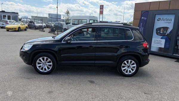 Black Volkswagen Tiguan 2009 in Marijampole, with an engine capacity of 2.00 L and mileage of 310 thousand km for 5550 €, photo 7 on AUTOMOTO.COM.LV