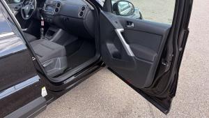 Melns Volkswagen Tiguan 2009 Marijampole, ar dzinēja tilpumu 2.00 L un nobraukumu 310 tūkst. km par 5550 €, foto 14 vietnē AUTOMOTO.COM.LV