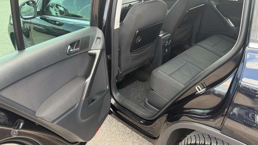 Melns Volkswagen Tiguan 2009 Marijampole, ar dzinēja tilpumu 2.00 L un nobraukumu 310 tūkst. km par 5550 €, foto 19 vietnē AUTOMOTO.COM.LV