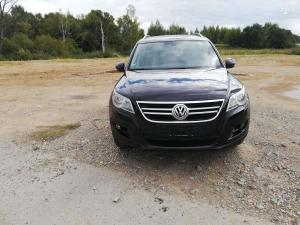 Black Volkswagen Tiguan 2009 in Utena, with an engine capacity of 1.97 L and mileage of 314 thousand km for 6200 €, photo 3 on AUTOMOTO.COM.LV