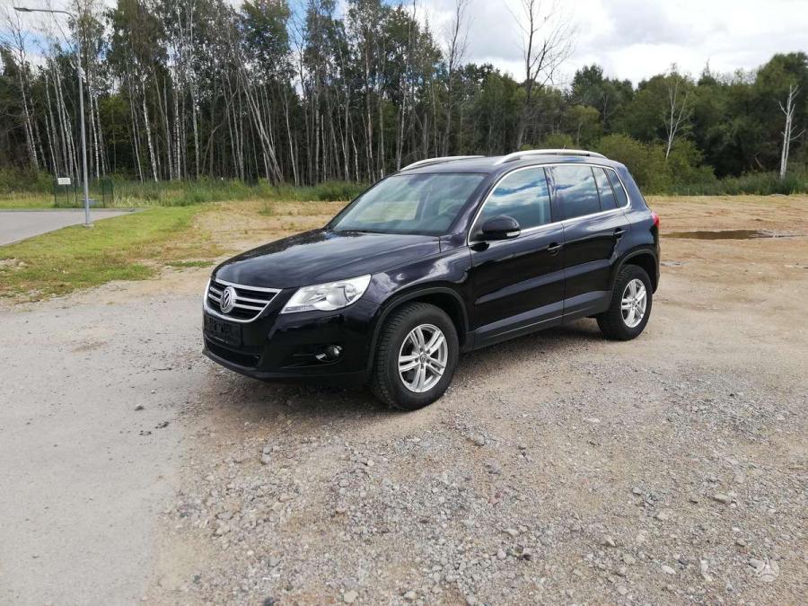 Black Volkswagen Tiguan 2009 in Utena, with an engine capacity of 1.97 L and mileage of 314 thousand km for 6200 €, photo 4 on AUTOMOTO.COM.LV