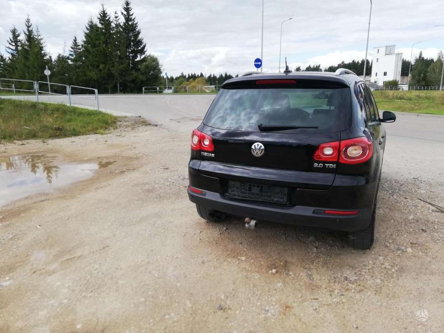 Black Volkswagen Tiguan 2009 in Utena, with an engine capacity of 1.97 L and mileage of 314 thousand km for 6200 €, photo 5 on AUTOMOTO.COM.LV