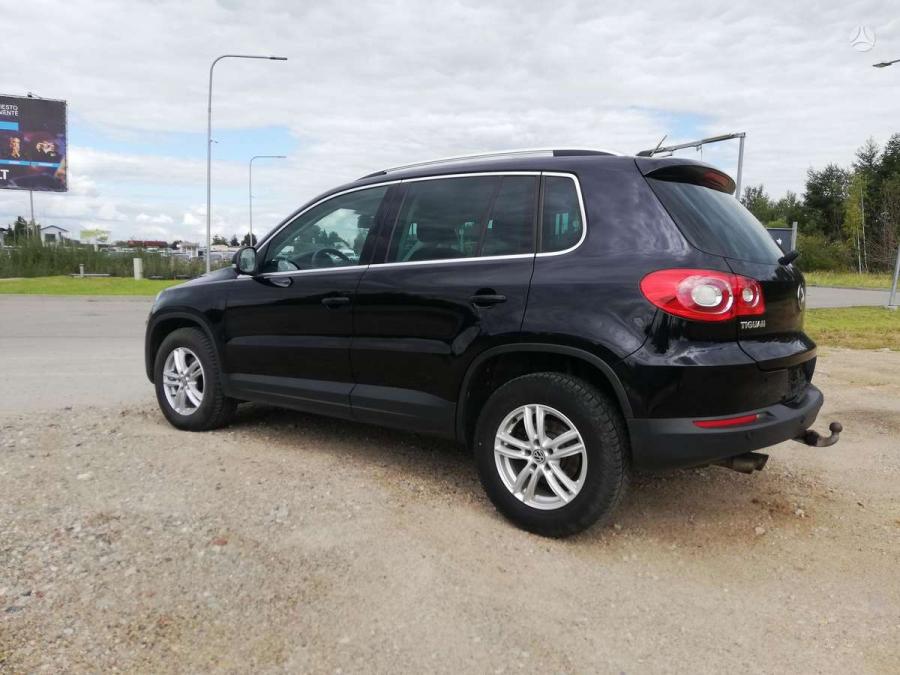 Black Volkswagen Tiguan 2009 in Utena, with an engine capacity of 1.97 L and mileage of 314 thousand km for 6200 €, photo 6 on AUTOMOTO.COM.LV
