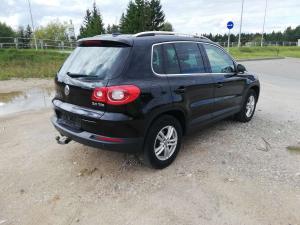 Black Volkswagen Tiguan 2009 in Utena, with an engine capacity of 1.97 L and mileage of 314 thousand km for 6200 €, photo 7 on AUTOMOTO.COM.LV