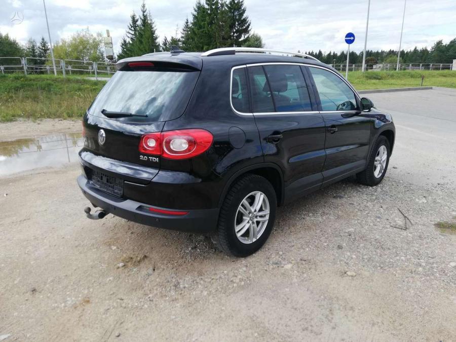 Black Volkswagen Tiguan 2009 in Utena, with an engine capacity of 1.97 L and mileage of 314 thousand km for 6200 €, photo 7 on AUTOMOTO.COM.LV