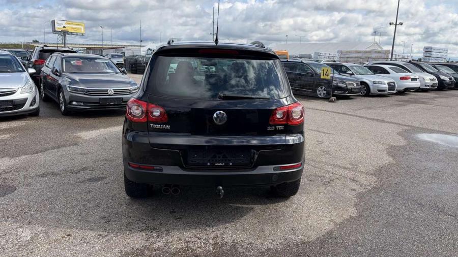 Melns Volkswagen Tiguan 2009 Marijampole, ar dzinēja tilpumu 2.00 L un nobraukumu 310 tūkst. km par 5200 €, foto 5 vietnē AUTOMOTO.COM.LV