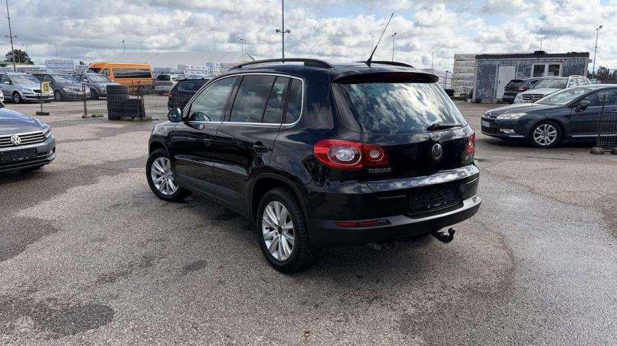 Melns Volkswagen Tiguan 2009 Marijampole, ar dzinēja tilpumu 2.00 L un nobraukumu 310 tūkst. km par 5200 €, foto 6 vietnē AUTOMOTO.COM.LV