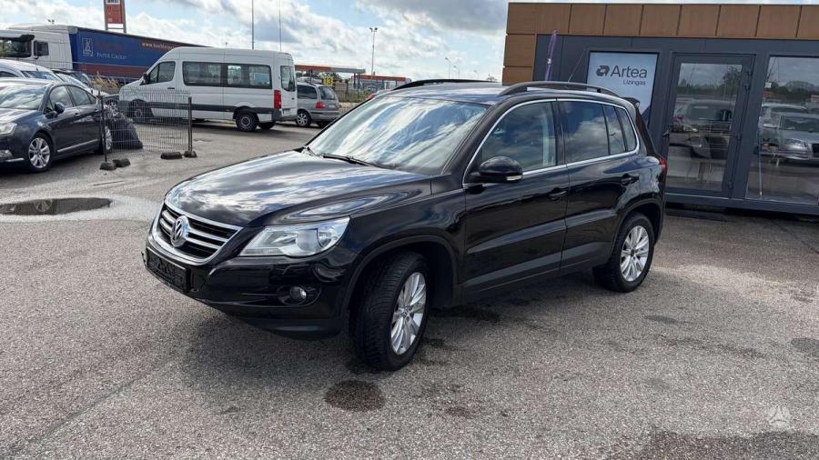 Melns Volkswagen Tiguan 2009 Marijampole, ar dzinēja tilpumu 2.00 L un nobraukumu 310 tūkst. km par 5200 €, foto 8 vietnē AUTOMOTO.COM.LV