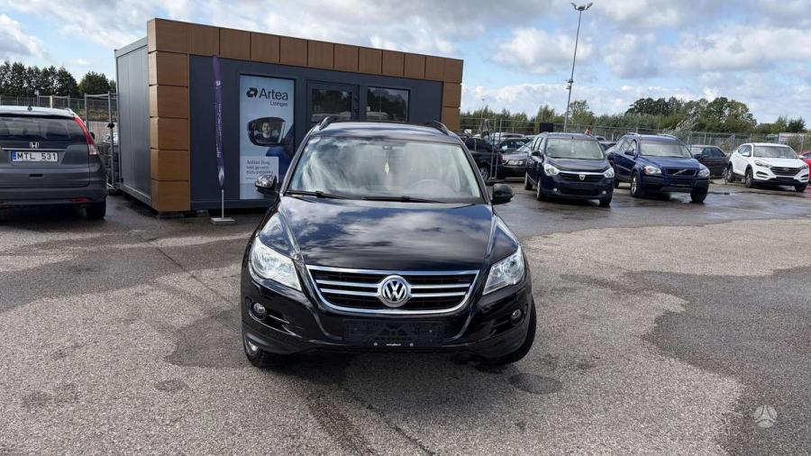 Melns Volkswagen Tiguan 2009 Marijampole, ar dzinēja tilpumu 2.00 L un nobraukumu 310 tūkst. km par 5200 €, foto 9 vietnē AUTOMOTO.COM.LV