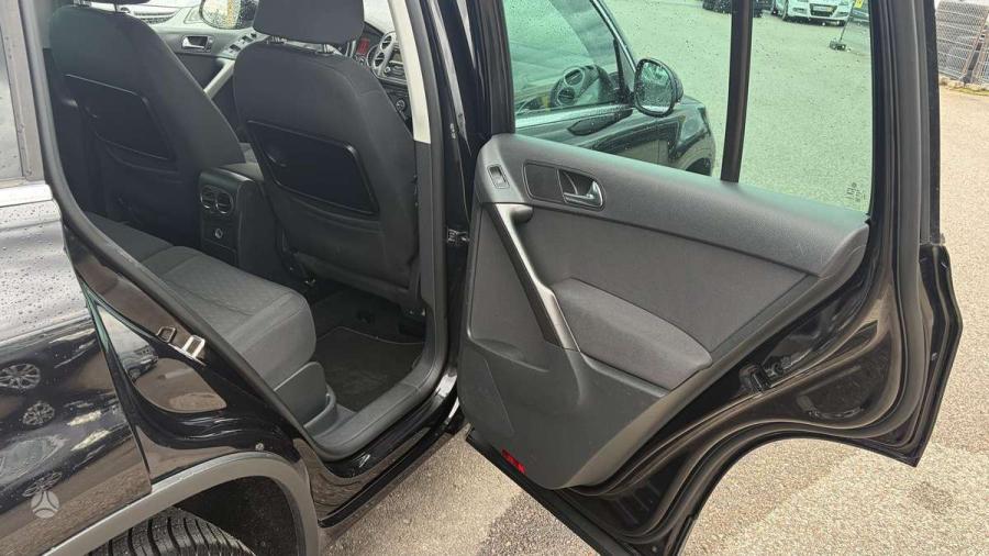 Melns Volkswagen Tiguan 2009 Marijampole, ar dzinēja tilpumu 2.00 L un nobraukumu 310 tūkst. km par 5200 €, foto 20 vietnē AUTOMOTO.COM.LV