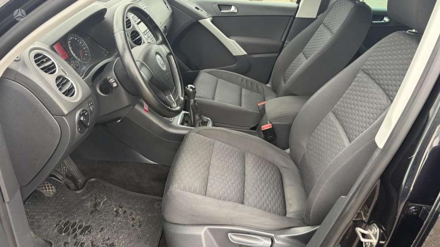 Melns Volkswagen Tiguan 2009 Marijampole, ar dzinēja tilpumu 2.00 L un nobraukumu 310 tūkst. km par 5200 €, foto 27 vietnē AUTOMOTO.COM.LV