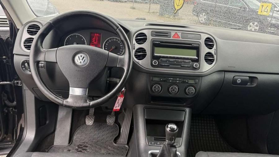 Melns Volkswagen Tiguan 2009 Marijampole, ar dzinēja tilpumu 2.00 L un nobraukumu 310 tūkst. km par 5200 €, foto 28 vietnē AUTOMOTO.COM.LV