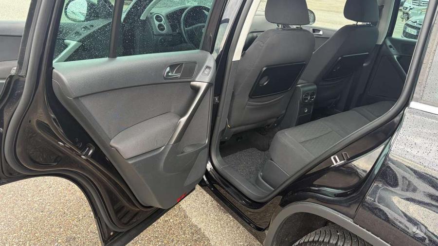 Melns Volkswagen Tiguan 2009 Marijampole, ar dzinēja tilpumu 2.00 L un nobraukumu 310 tūkst. km par 5200 €, foto 29 vietnē AUTOMOTO.COM.LV