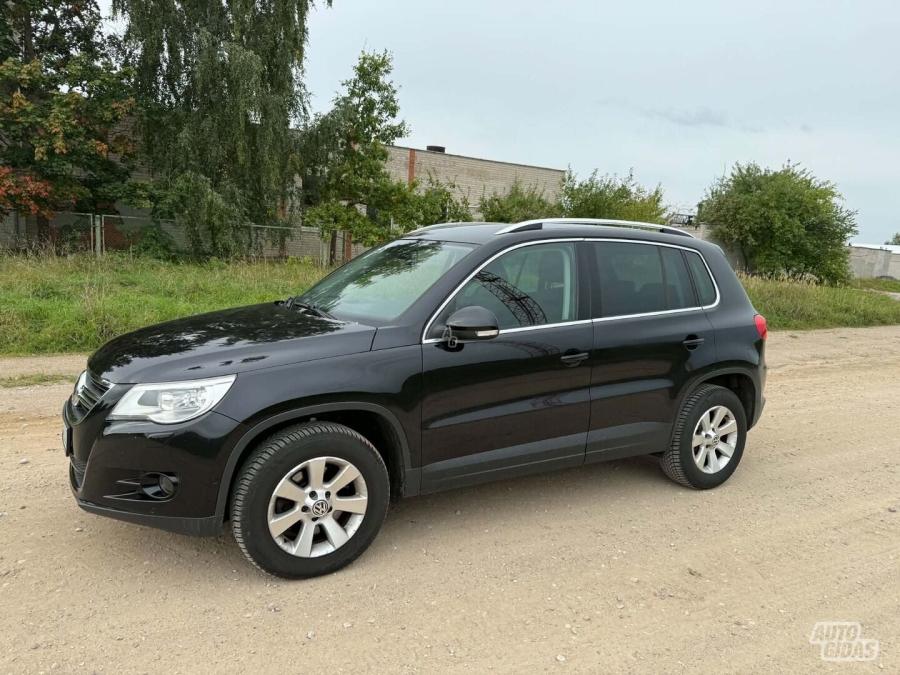 Melns Volkswagen Tiguan 2009 Mažeikiai, ar dzinēja tilpumu 2.00 L un nobraukumu 174 tūkst. km par 6200 €, foto 4 vietnē AUTOMOTO.COM.LV