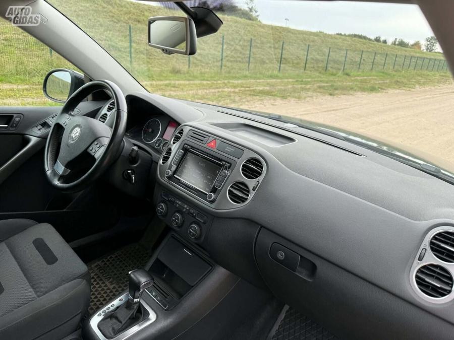 Melns Volkswagen Tiguan 2009 Mažeikiai, ar dzinēja tilpumu 2.00 L un nobraukumu 174 tūkst. km par 6200 €, foto 27 vietnē AUTOMOTO.COM.LV