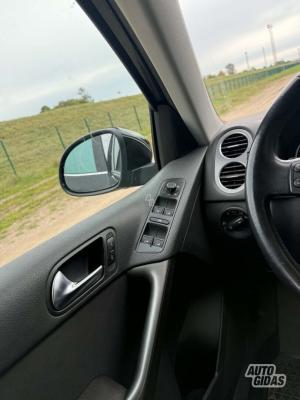 Melns Volkswagen Tiguan 2009 Mažeikiai, ar dzinēja tilpumu 2.00 L un nobraukumu 174 tūkst. km par 6200 €, foto 28 vietnē AUTOMOTO.COM.LV