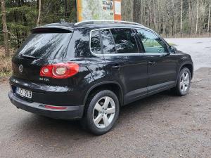 Melns Volkswagen Tiguan 2010 Tauragė, ar dzinēja tilpumu 1.97 L un nobraukumu 310 tūkst. km par 5700 €, foto 4 vietnē AUTOMOTO.COM.LV