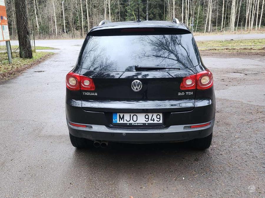 Melns Volkswagen Tiguan 2010 Tauragė, ar dzinēja tilpumu 1.97 L un nobraukumu 310 tūkst. km par 5700 €, foto 5 vietnē AUTOMOTO.COM.LV
