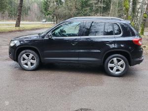Melns Volkswagen Tiguan 2010 Tauragė, ar dzinēja tilpumu 1.97 L un nobraukumu 310 tūkst. km par 5700 €, foto 7 vietnē AUTOMOTO.COM.LV